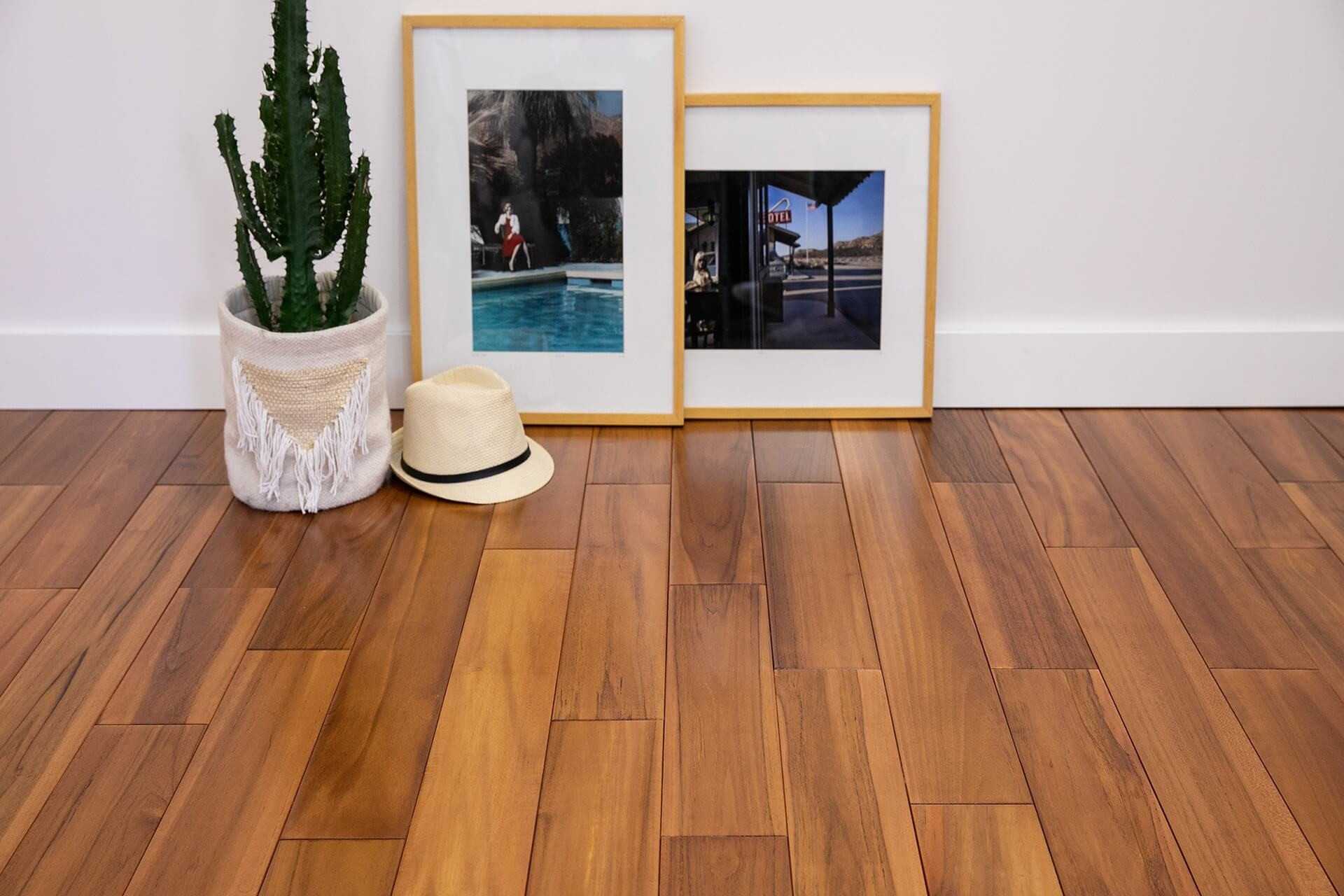 VARNISHED NOBLESS TEAK